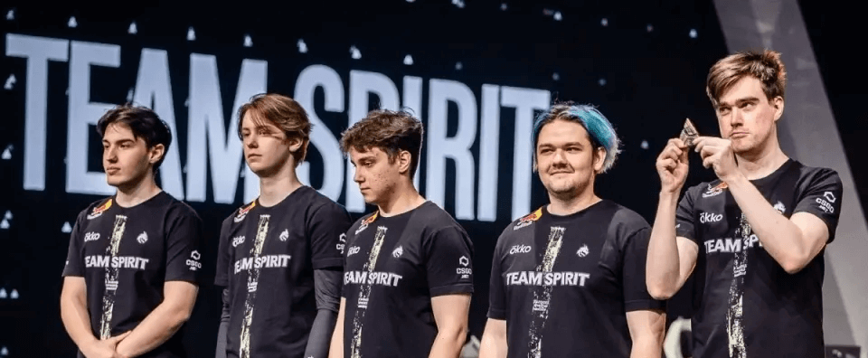Team Spirit 在 2025 年电竞世界杯上加冕 Dota 2 冠军 | Tips.GG